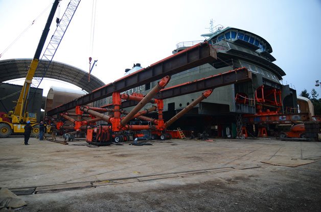 SAMISH READIES TO SAIL | Barges, tugs mobilize in Holmes Harbor in ...
