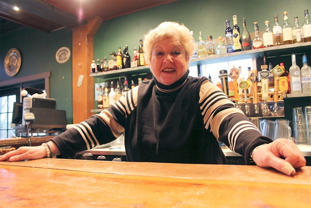 Mo’s Pub to pour its last pint Sunday | South Whidbey Record