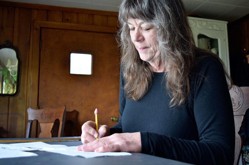 Freeland’s ‘sign lady’ masters art of recognition | South Whidbey Record
