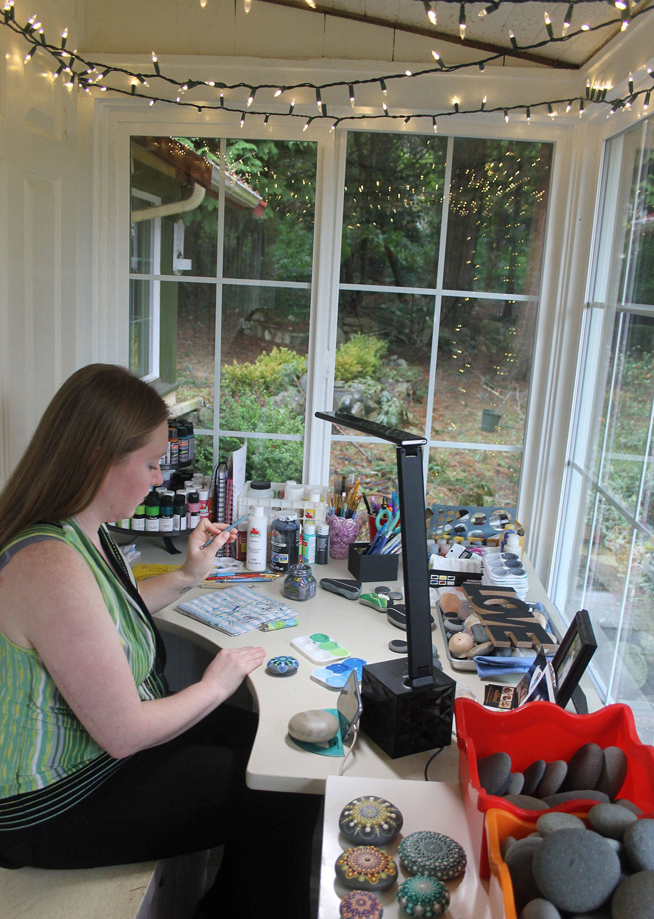 Freeland artist not just dabbling in lots of dots | South Whidbey Record