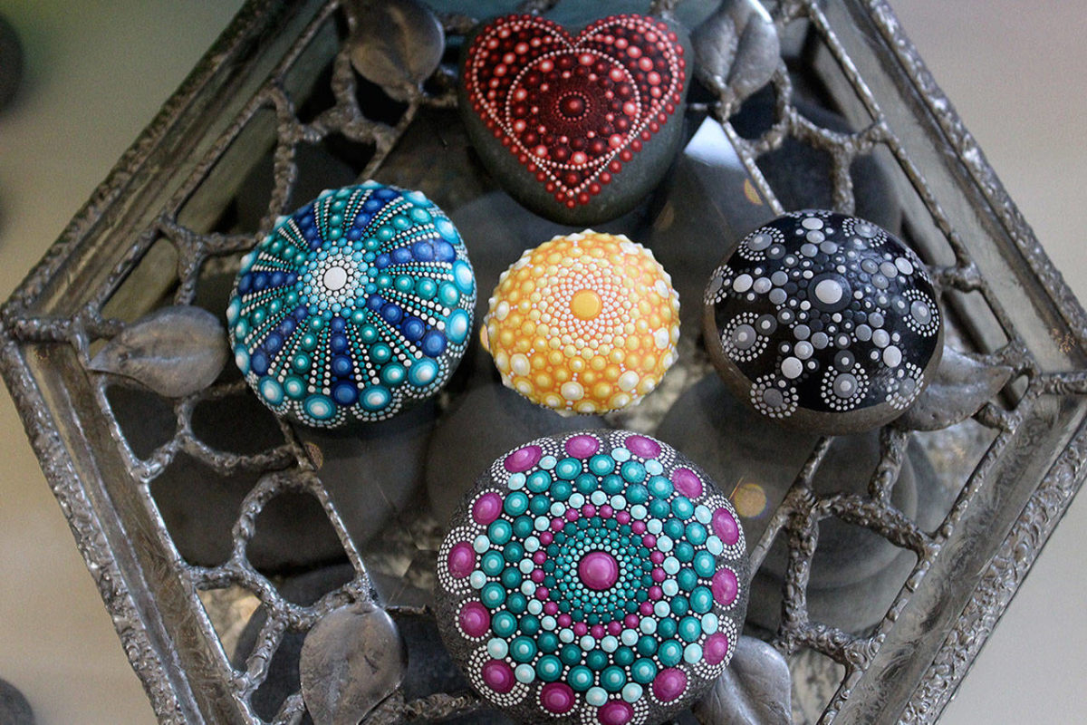 Freeland artist not just dabbling in lots of dots | South Whidbey Record