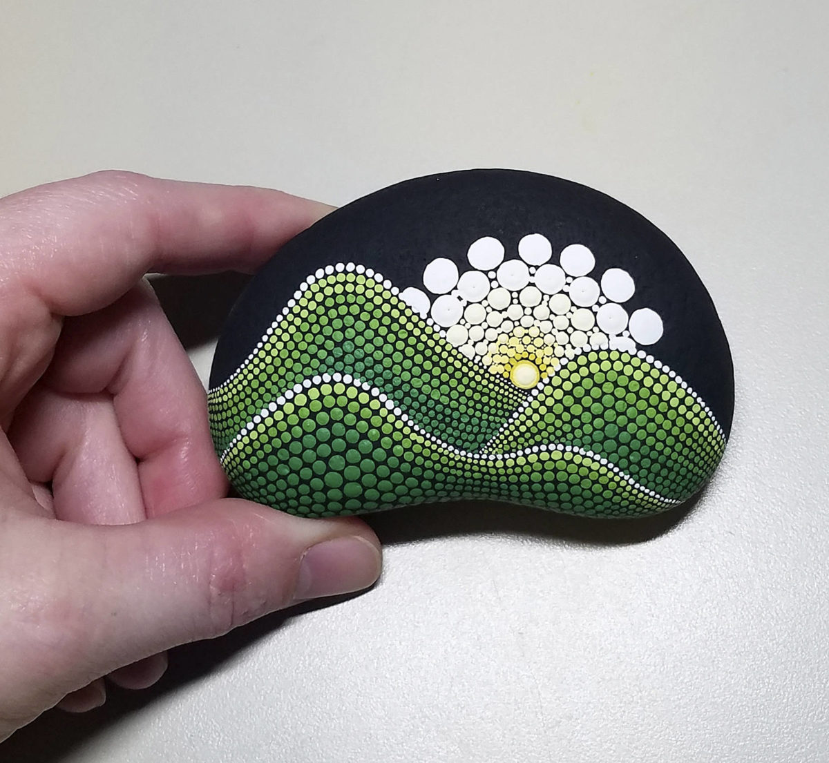 Freeland artist not just dabbling in lots of dots | South Whidbey Record