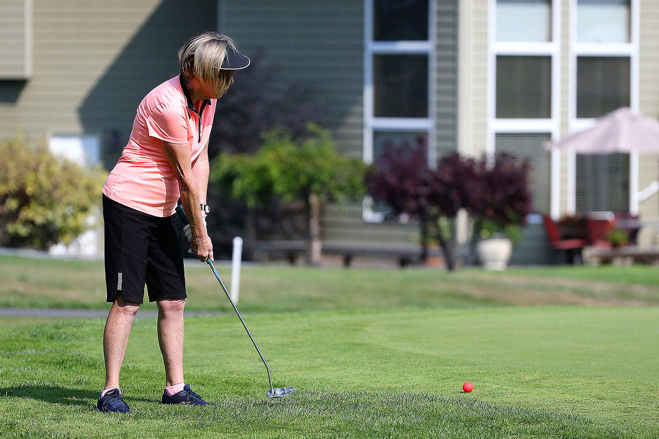 Rhodes, Franssen lead ladies’ par-3 golf tournament | South Whidbey Record