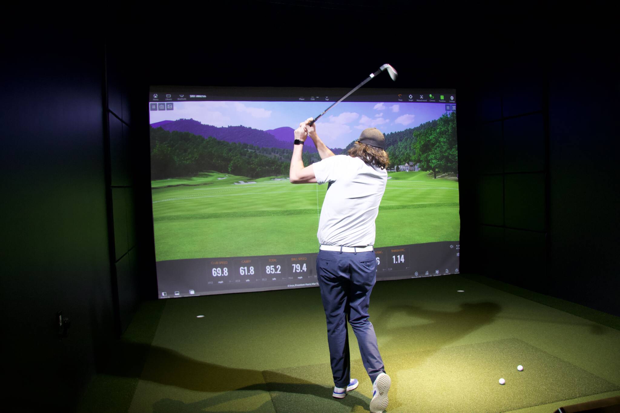 Golf goes high tech at new Oak Harbor business | South Whidbey Record