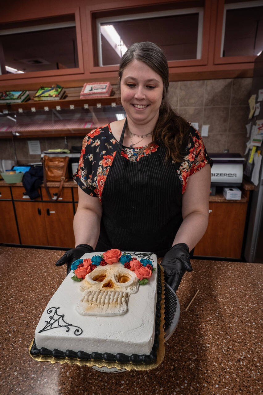 Cake decorators have sweet success at Payless | South Whidbey Record