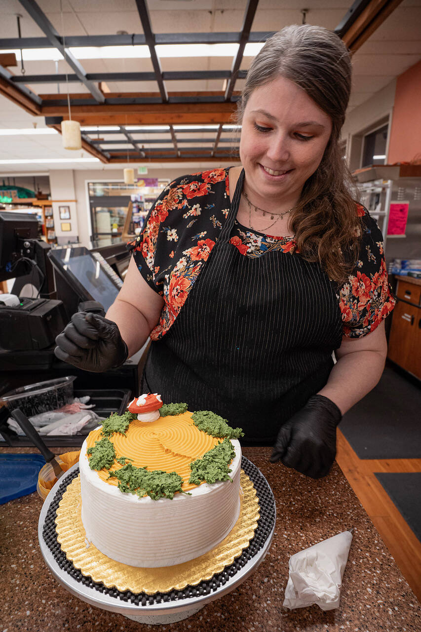 Cake decorators have sweet success at Payless | South Whidbey Record