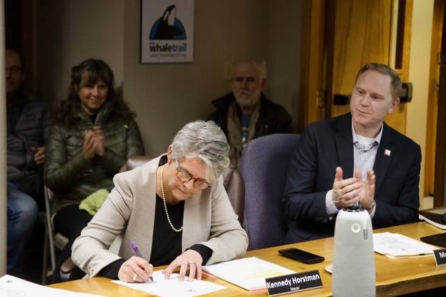 Horstman sworn in as mayor | South Whidbey Record