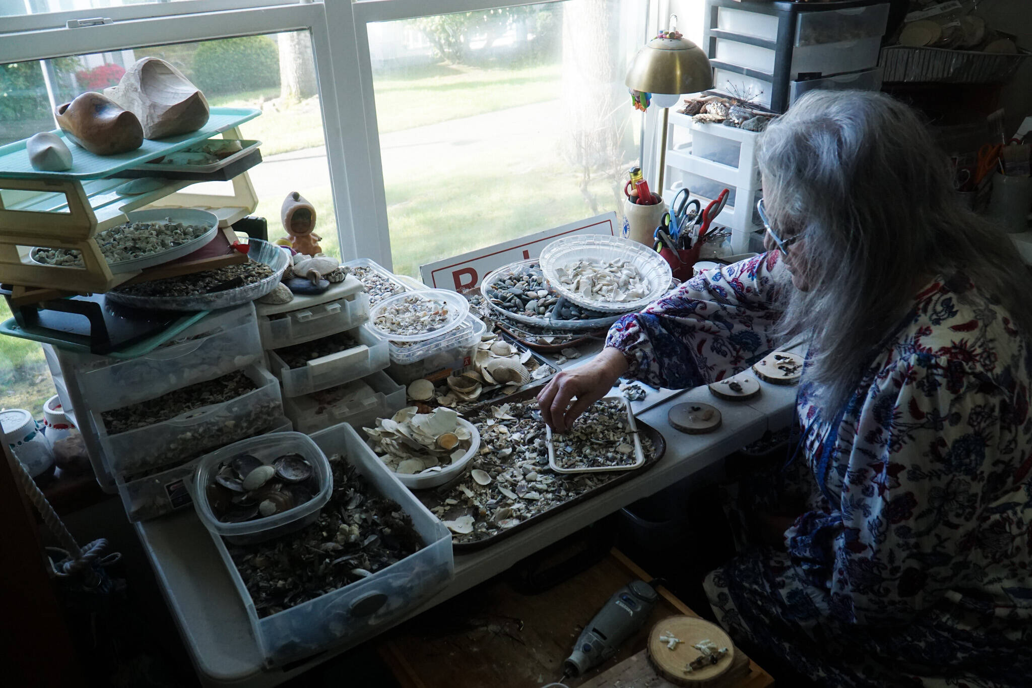 Artist makes ‘Ragamuffins’ from Whidbey beach rubble | South Whidbey Record