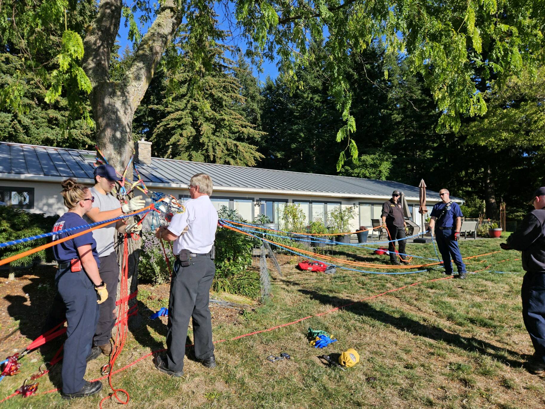 Two dogs saved in rope rescue | South Whidbey Record